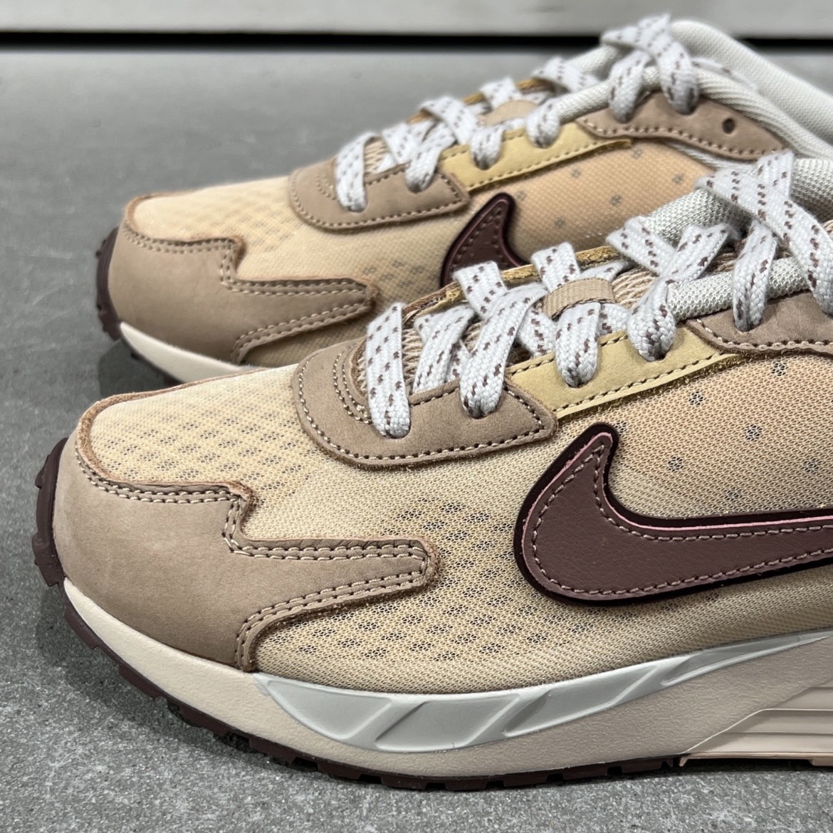 NIKE AIR MAX SOLO 棕黃 緩震 透氣 休閒鞋 FZ5050-221-zingala商店