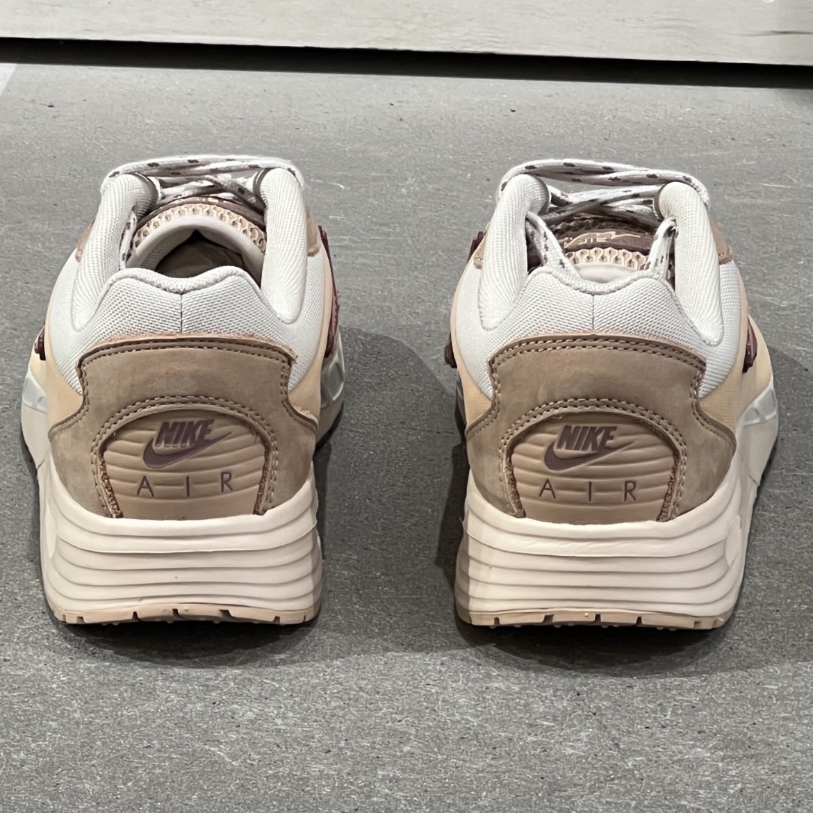 NIKE AIR MAX SOLO 棕黃 緩震 透氣 休閒鞋 FZ5050-221-zingala商店